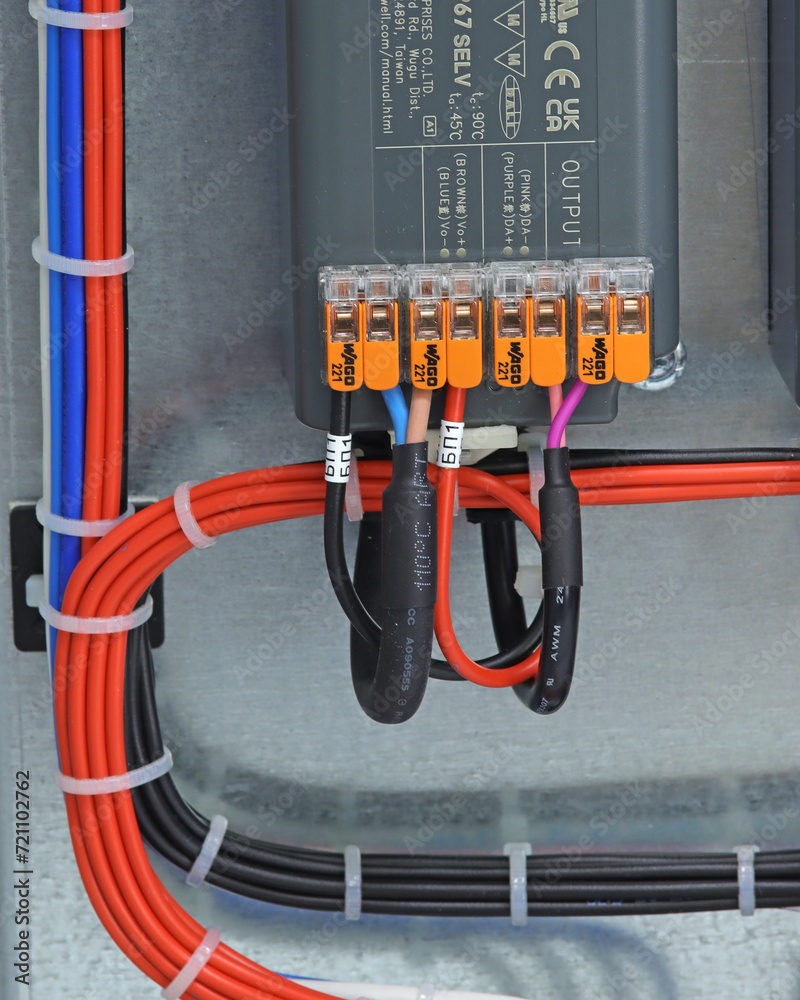 Quick-release terminals from Wago for connecting copper electrical ...