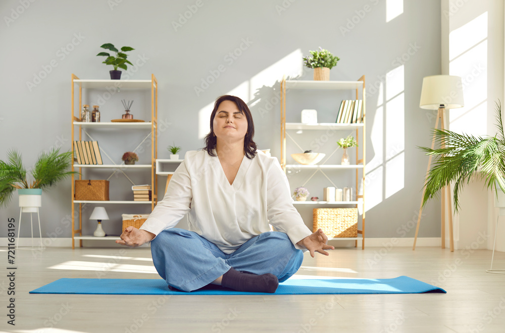 Overweight woman doing yoga and meditation. Happy young fat girl ...