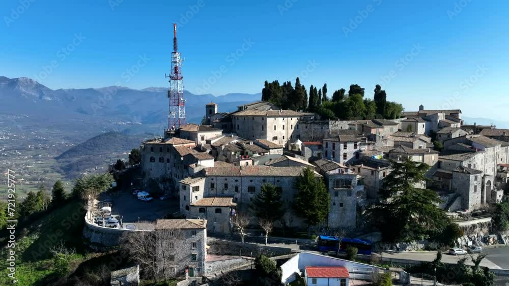 Il borgo medievale di Fumone, Frosinone, Lazio, Italia. Vista aerea ...