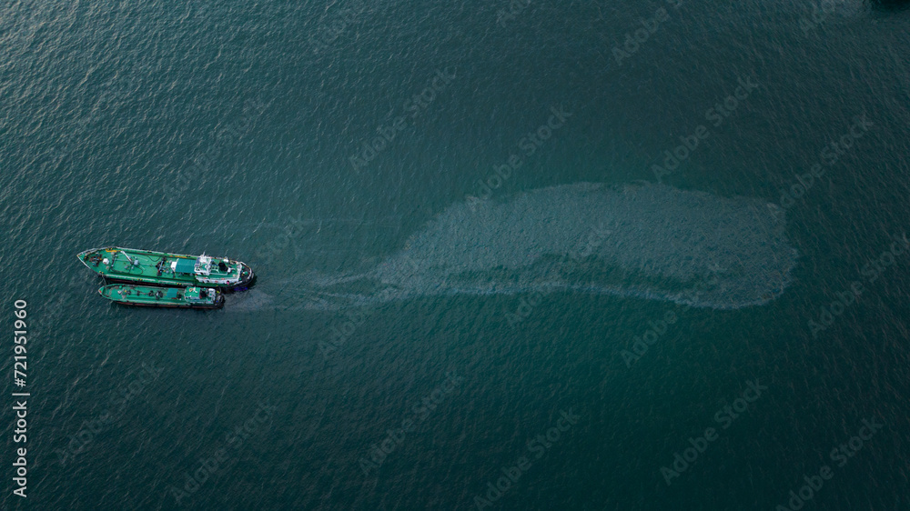 Oil leak from Ship, industrial petroleum products Vessel Stock-Foto ...