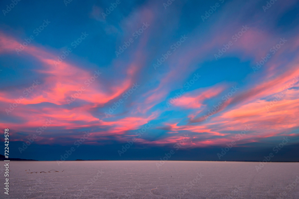 Epic Sunset over the Salt Flat - Breathtaking 4K Ultra HD Desert ...