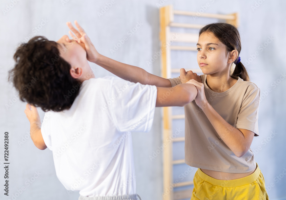 Children in sparring improve skill of performing strangulation and ...