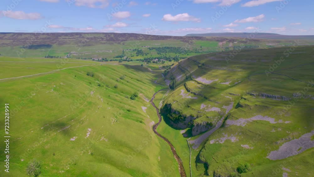 Vidéo Stock AERIAL: Incredible shape of a small and narrow valley with ...