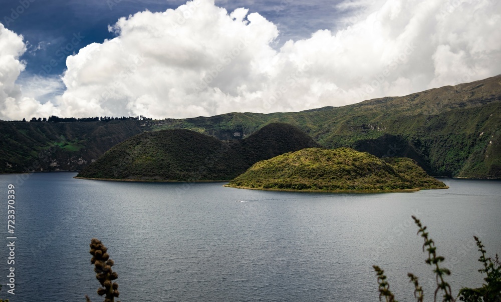 Lago Laguna Paisaje Día Naturaleza Despejado Soleado Montañas Verde ...