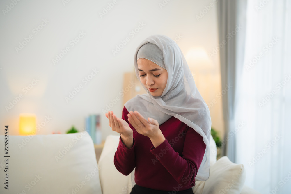 Muslim Islam woman with hijab do a day pray that show her believe in ...