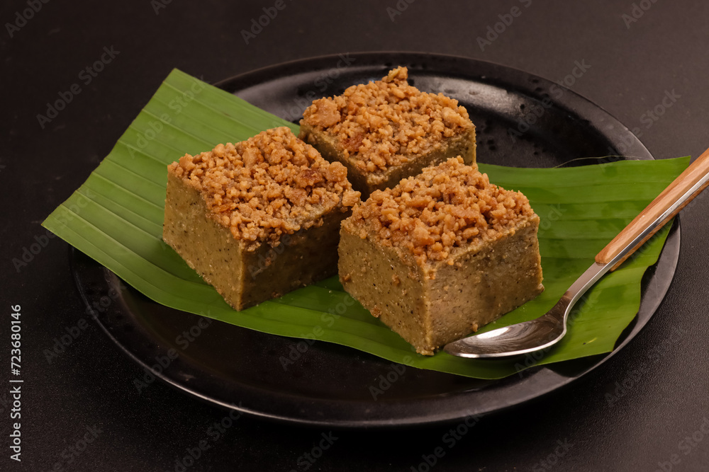 Kuih Koleh Kacang is a Malaysian Traditional Dessert Made From Mung ...