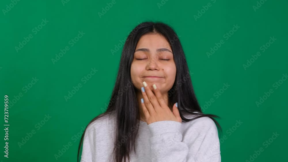 Vidéo Stock Facepalm of regret. A woman's studio portrait captures her ...