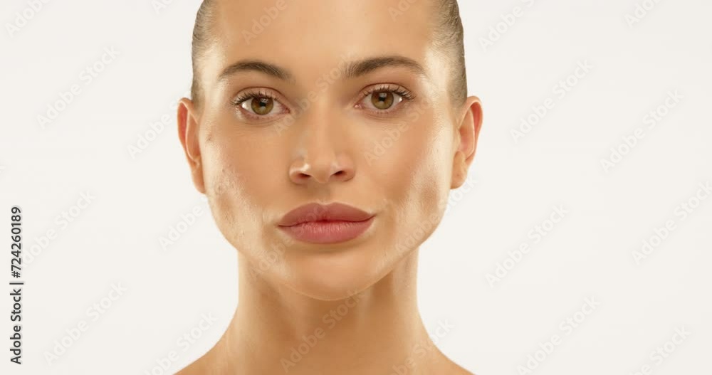 Vidéo Stock A warm-toned portrait showcasing a confident young woman ...