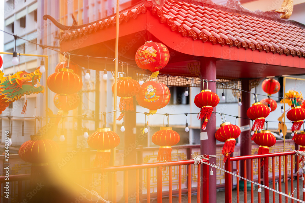 Foto Stock A group of red Chinese lanterns and Dragon God bulbs are ...