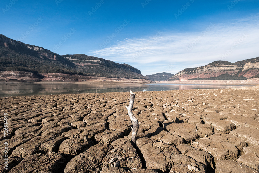 Desolate landscape of dry and broken land in the Sau reservoir, Panta ...