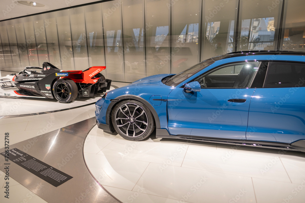 Foto de blue Porsche Taycan 4 Cross Turismo Electric Vehicle, battery ...