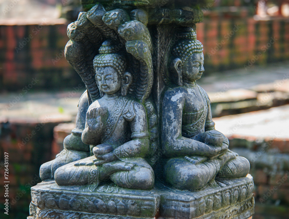 Statuen hinduistisch buddhistisch Buddha im Lotussitz mit einer ...