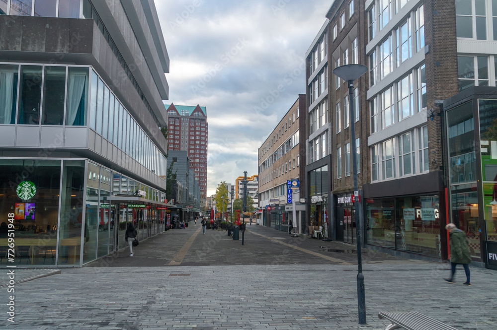 Rotterdam, Nederland - October 22, 2023: Pedestrian street with shops ...