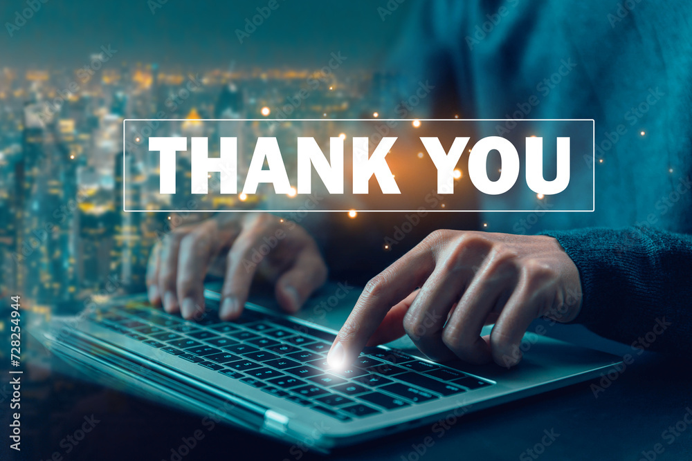 Foto de presentation from technology digital, a businessman using a ...