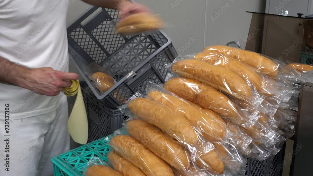 Vidéo Stock Bread Package Labeling at Bakery Production Line ...