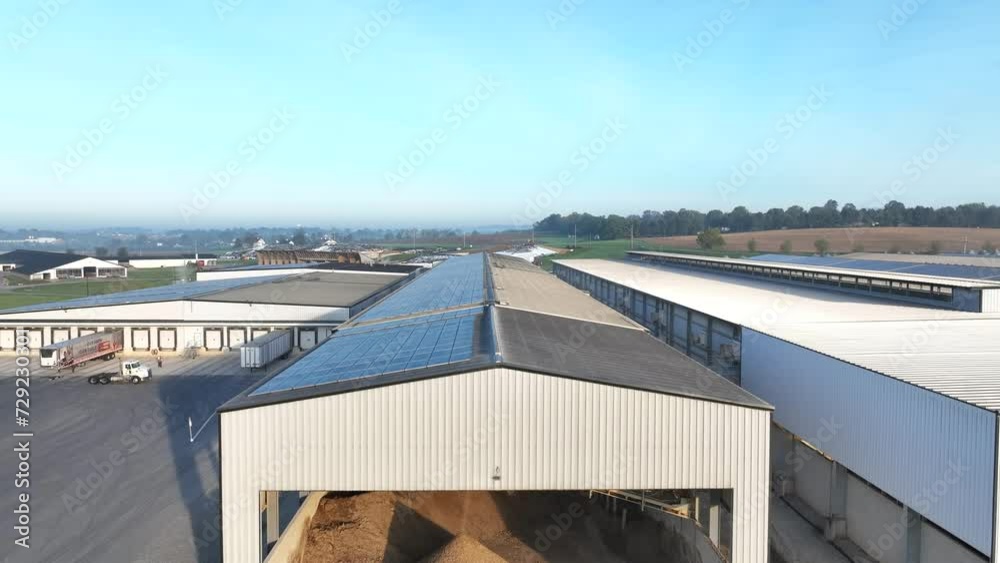 Vidéo Stock Industrial chicken farm with large white sheds, a gravel ...