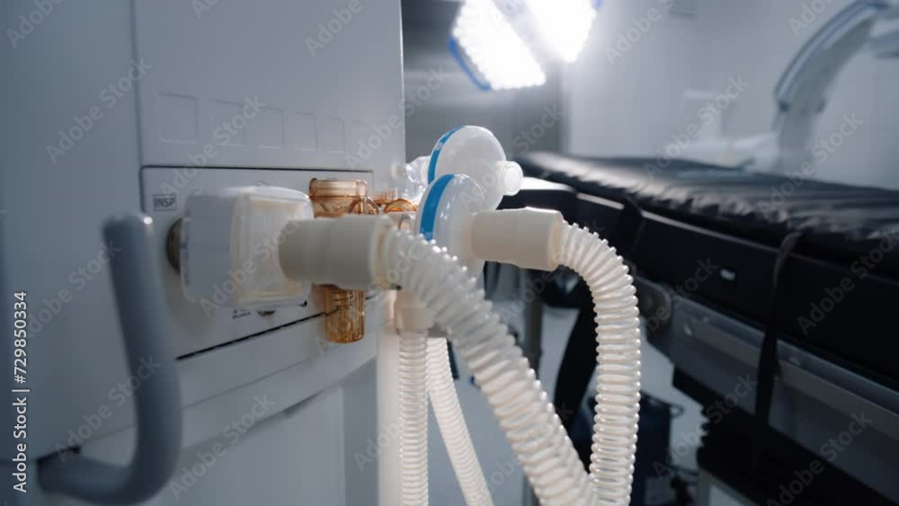 Vidéo Stock Close up of tubes of life support or lung ventilation ...