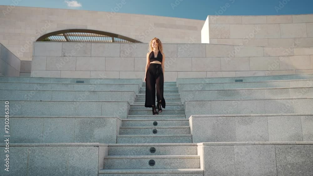 Vidéo Stock Full Length Of Attractive Woman In Black Dress Dancing Gracefully On Steps Sensuous