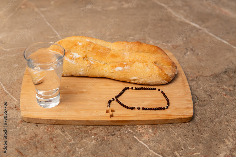 ayuno sacrificio católico religión oración pan y agua rezar y orar con ...