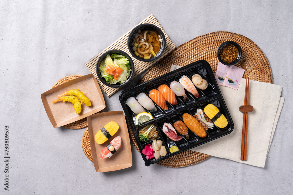 Foto de Sushi, Japanese, sashimi, side dishes, set menu, lunch box ...