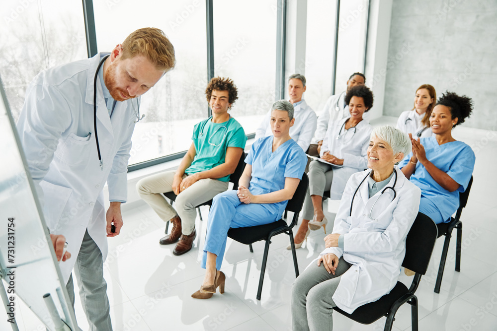 seminar business meeting doctor conference audience presentation ...