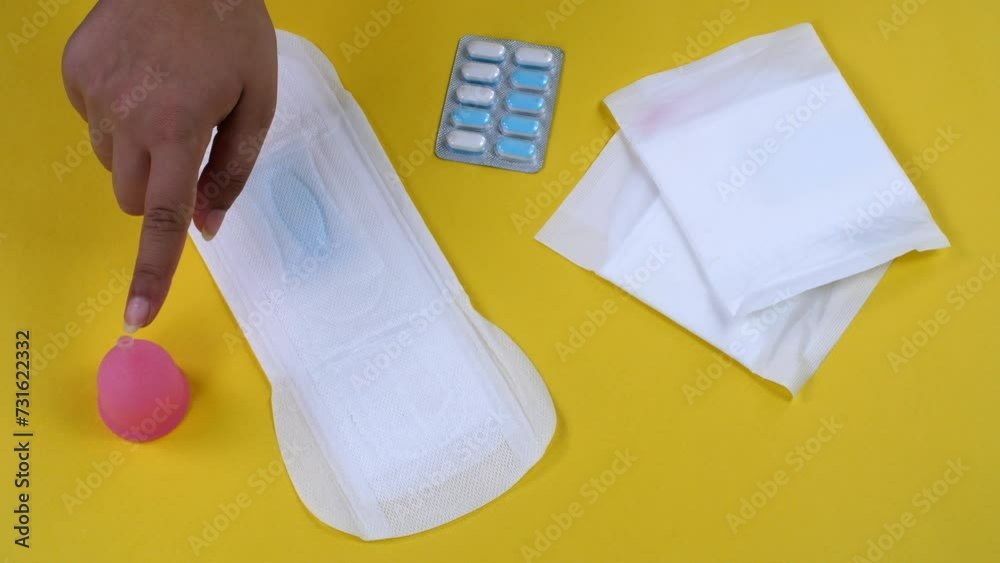 Vidéo Stock A shot of sanitary pads medicines and menstrual cup on the ...