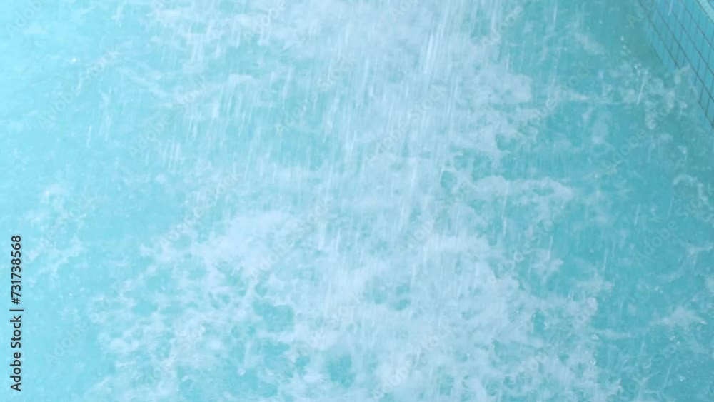 Vidéo Stock Clean water flows into the pool, Beautiful texture of the ...