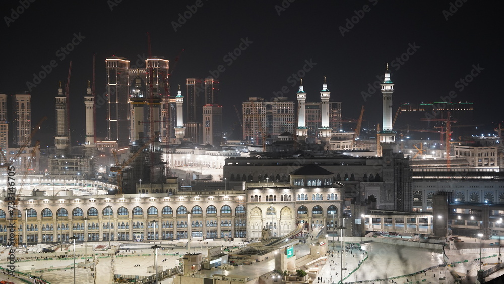 Night View of the Holly Mosque with Skyline and Abraj Al Bait (Royal ...