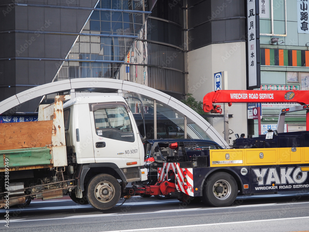 Foto de TOKYO, JAPAN - February 8, 2024: An Isuzu Forward truck being ...