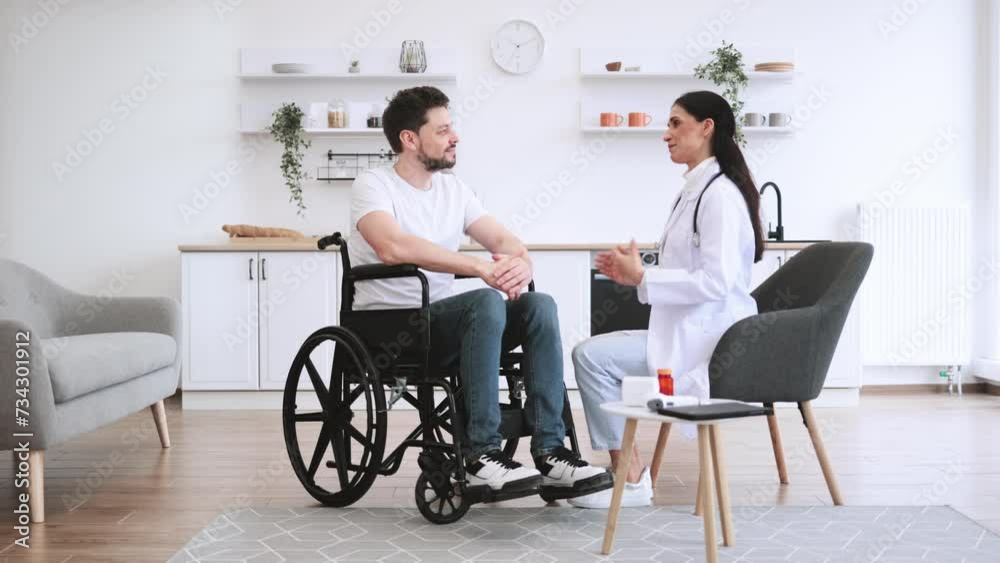 Vidéo Stock Full length portrait of female doctor hugging smiling male ...