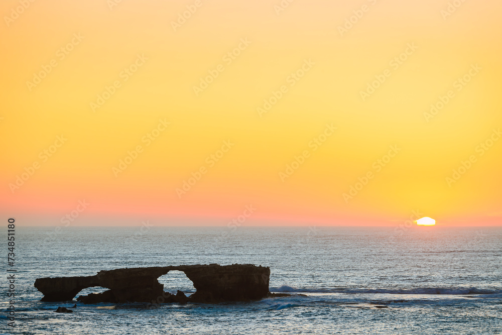 Doorway Rock in Robe created by the sea waves in Cape Dombey Stock ...