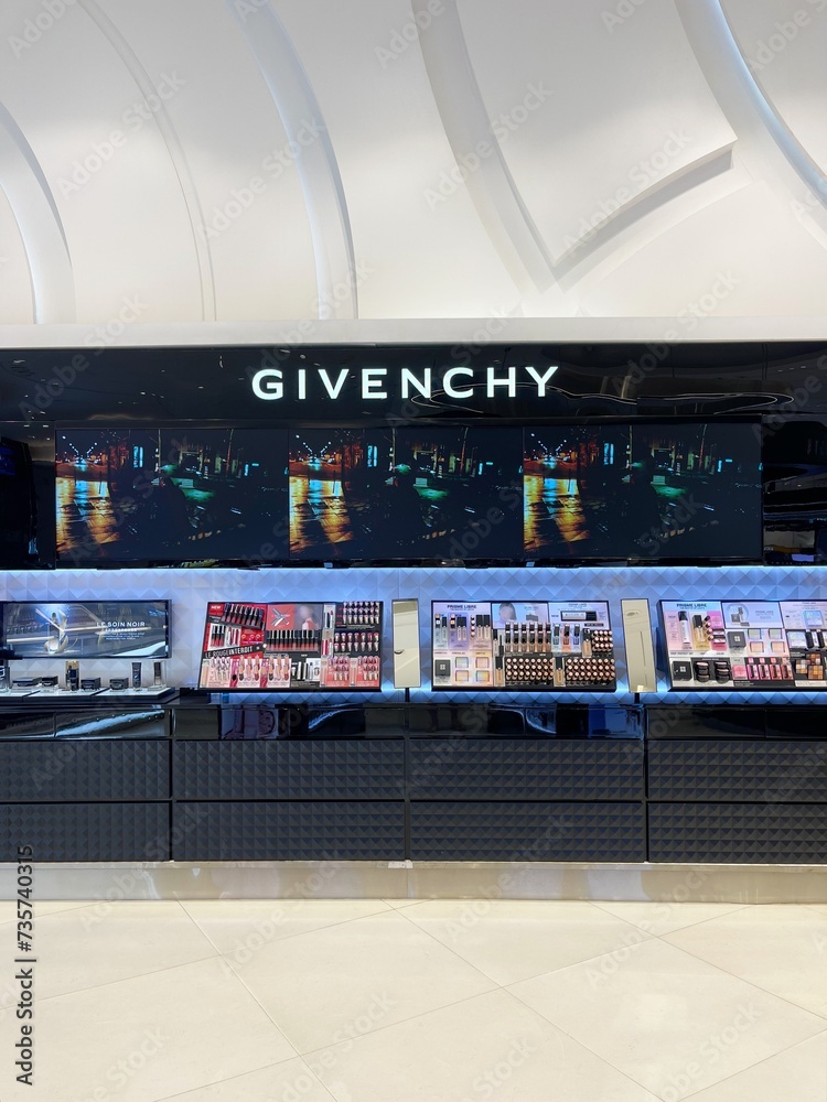 Official Givenchy beauty store. Brand display with make-up product ...