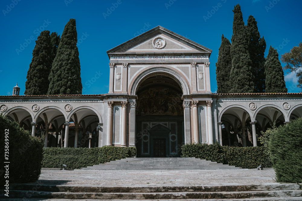 Santuario de Santa María Reina de Pedralbes en Barcelona. Amplia ...