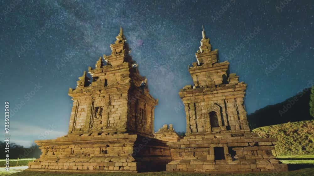 Vidéo Stock Gedongsongo Temple at night with starry sky and milky way ...