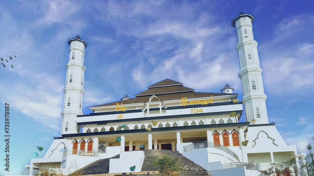 Vidéo Stock Beautiful mosque with dome minaret and moving clouds. Time ...
