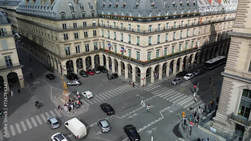 Place des Pyramides and Jeanne d'Arc statue in Paris city center ...