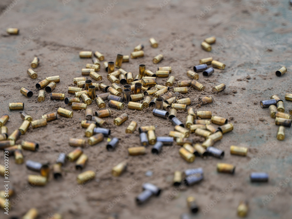 9mm Pistol Shooting: Spent Casings Scattered Stock-Foto | Adobe Stock