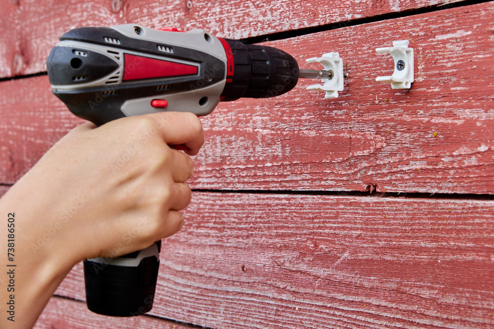 Power screwdriver using for tighten screws of pipe clamp holder on ...