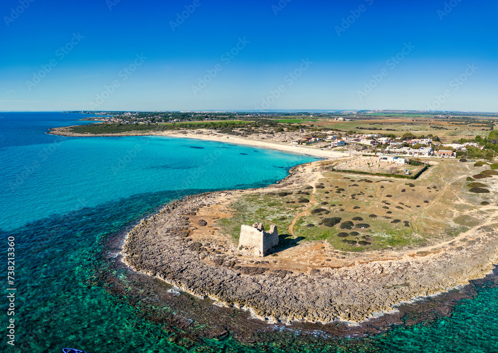 Salento, vista panoramica dal drone della spiaggia di Torre sgarrata ...