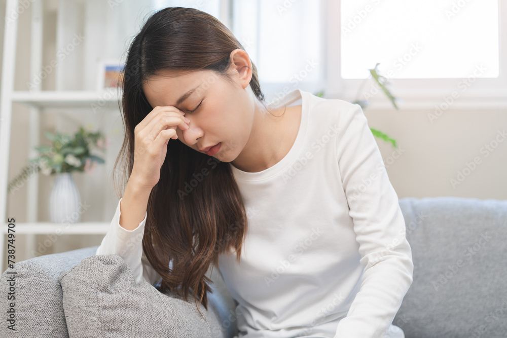 Dizzy asian young woman, girl headache or migraine pain suffering from ...