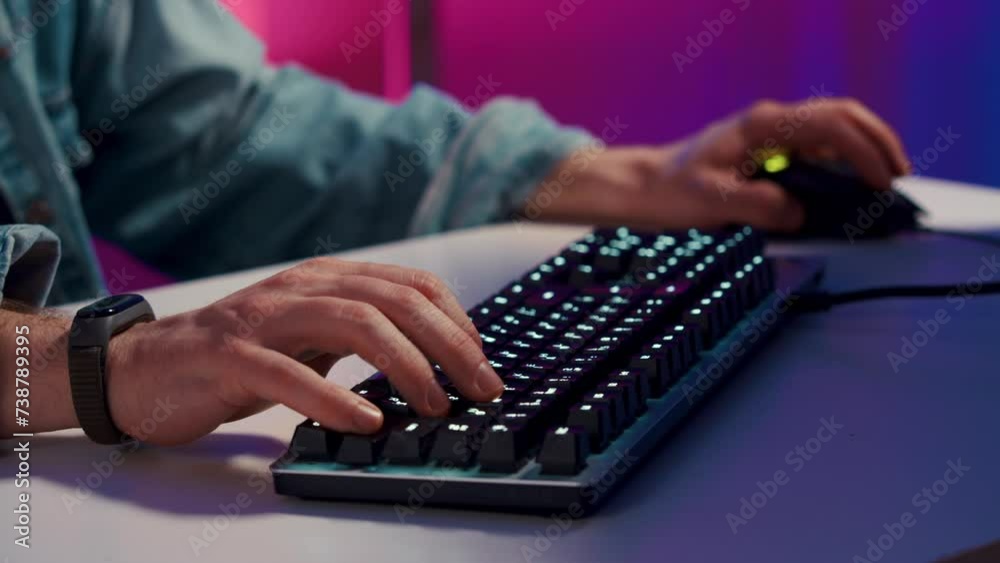 Vidéo Stock Close-up on Hands man Gamer Playing in Video Game Using ...