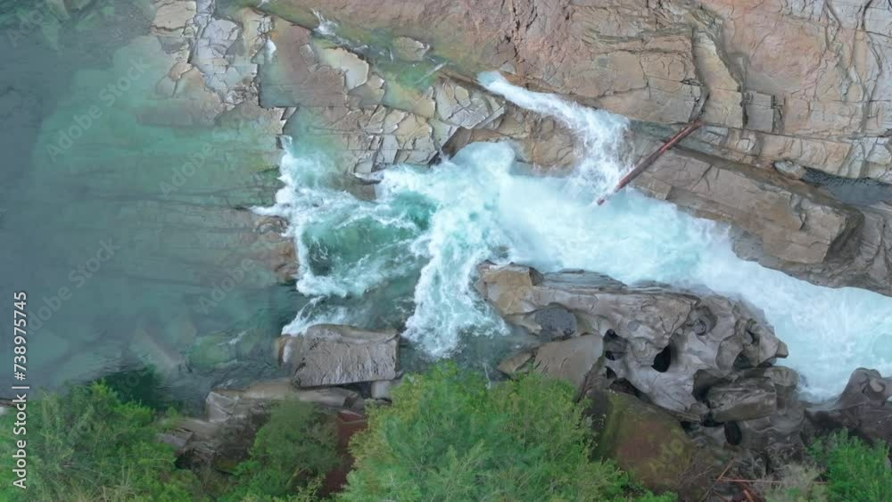 Vidéo Stock Scenic rocky landscape of Skykomish River. Beautiful pure ...