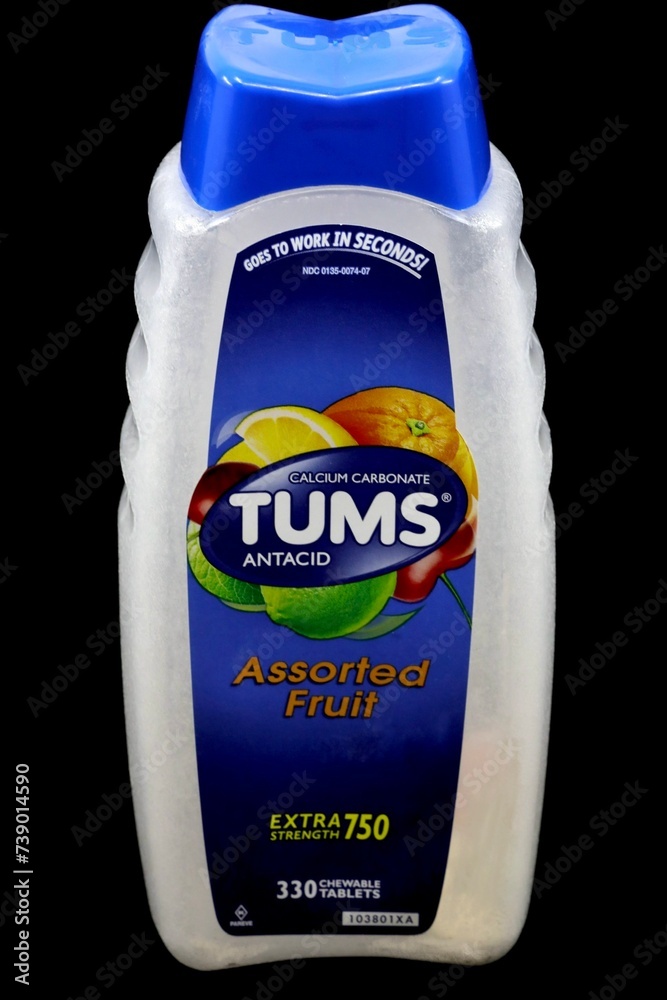 Tums Antacid pills. Heartburn remedy made of calcium carbonate (CaCO3 ...