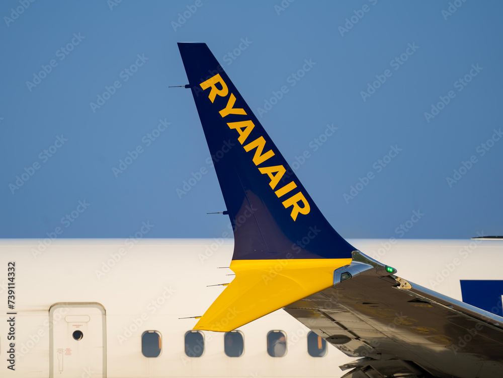 Foto de Ryanair Boeing 737 Max 8 split-tip winglet also called split ...