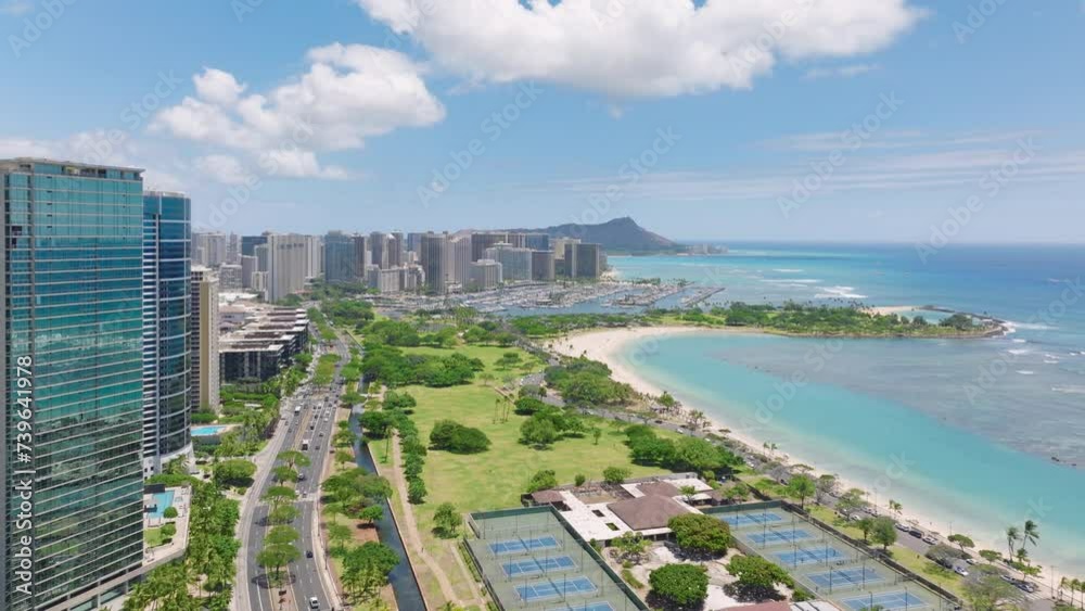 Ala Moana park at modern waterfront residence estate. Scenic Diamond ...