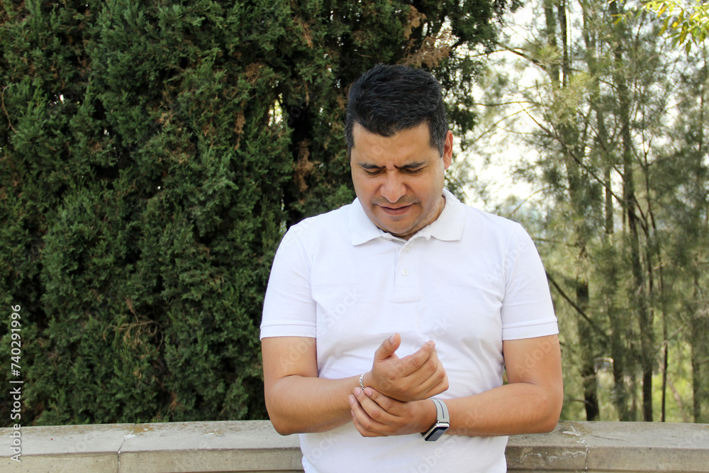 40-year-old dark-skinned Latino man suffering from pain in wrist and ...