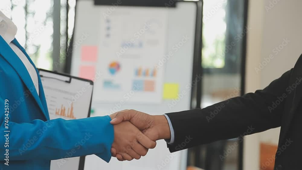 Vidéo Stock Close-up view of business partnership handshake, Photo of ...