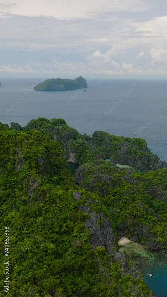 Lagoons and Beaches in Miniloc Island. Blue sea with tourist boats. El ...