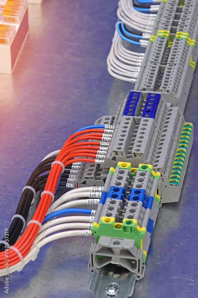 Foto de Electrical pass-through terminals for connecting copper ...