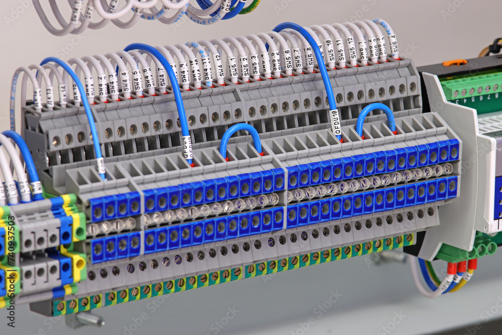 Electrical pass-through terminals for connecting copper mounting wires ...